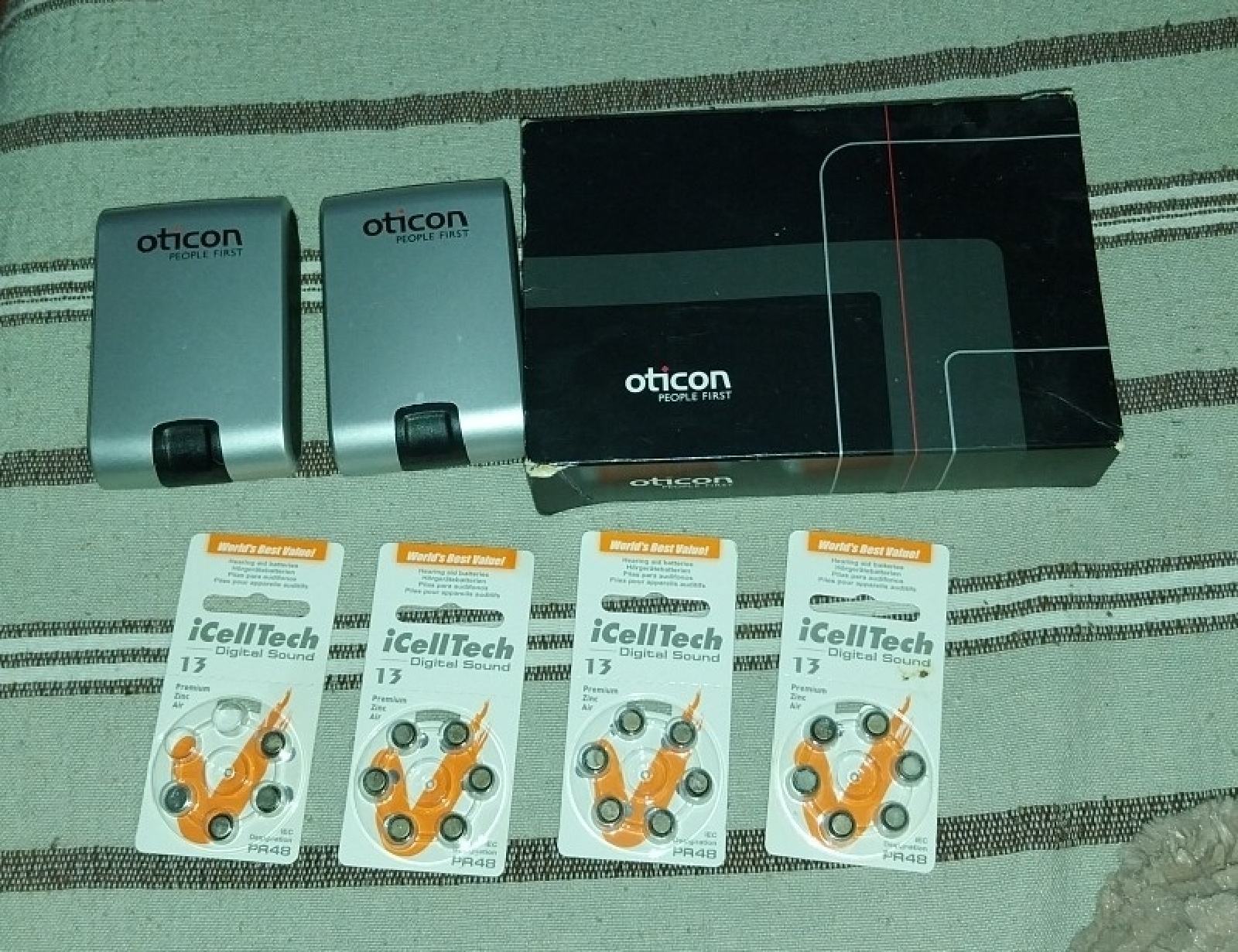 Oticon ergo slusni aparat oba uha + baterije
