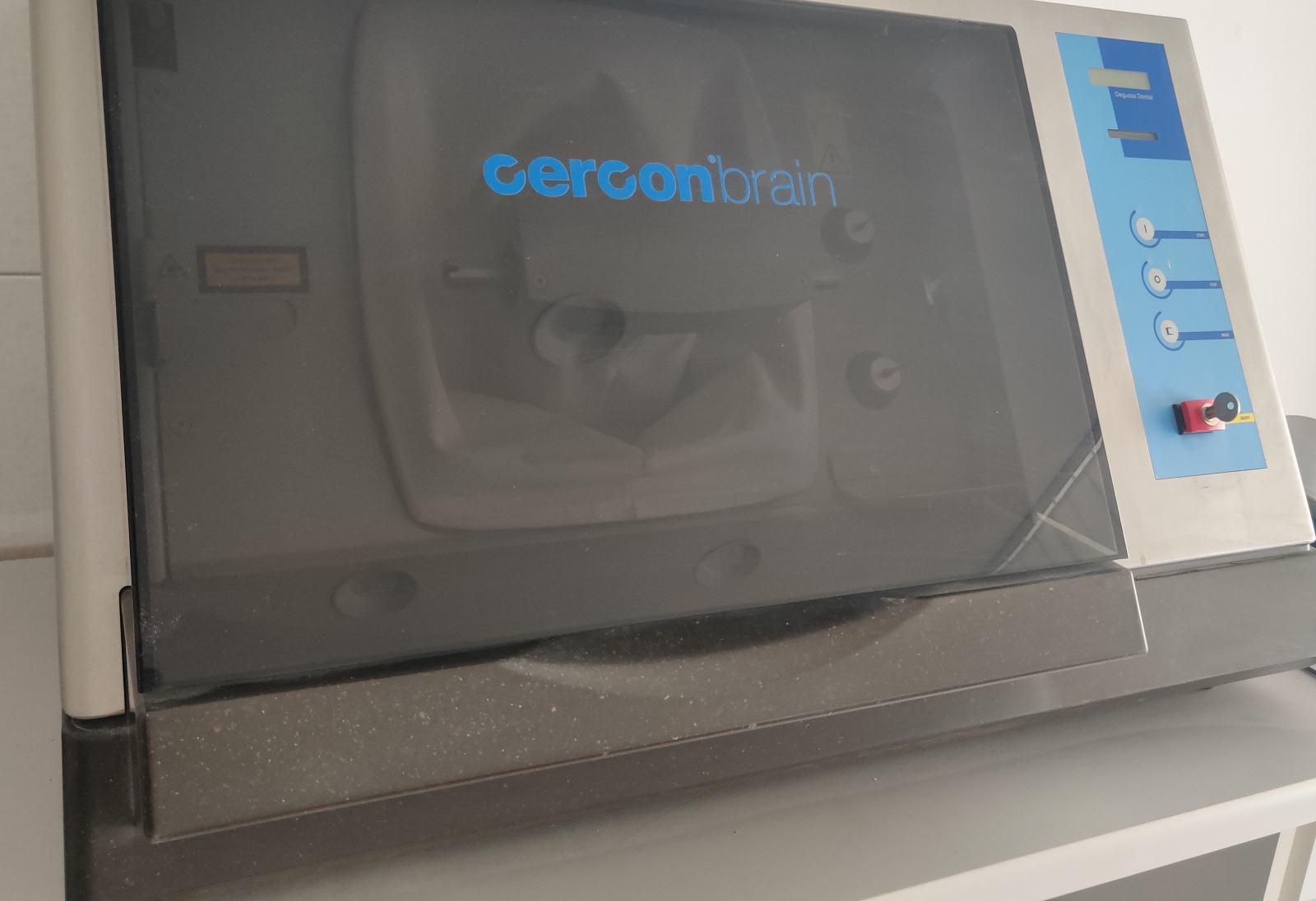 Zubotehnička dentalna cad cam oprema Degudent Cercon brain Cercon heat