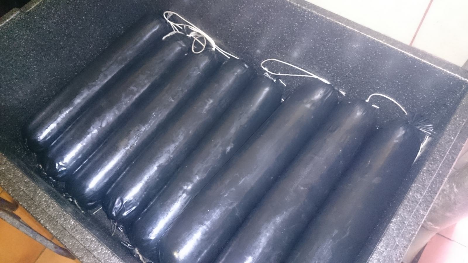 Konjska tirolska salama i debrecinke