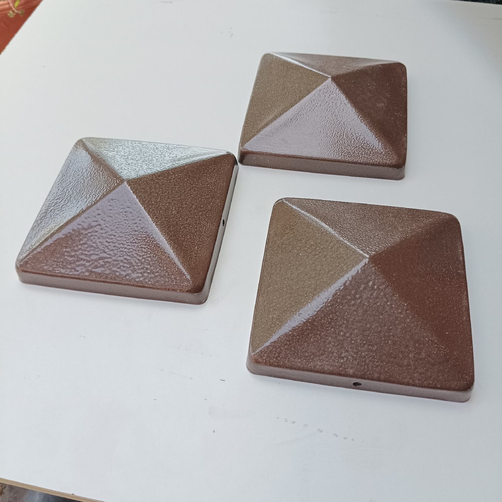 Pokrovna kapa za stup metalna 120x120 mm