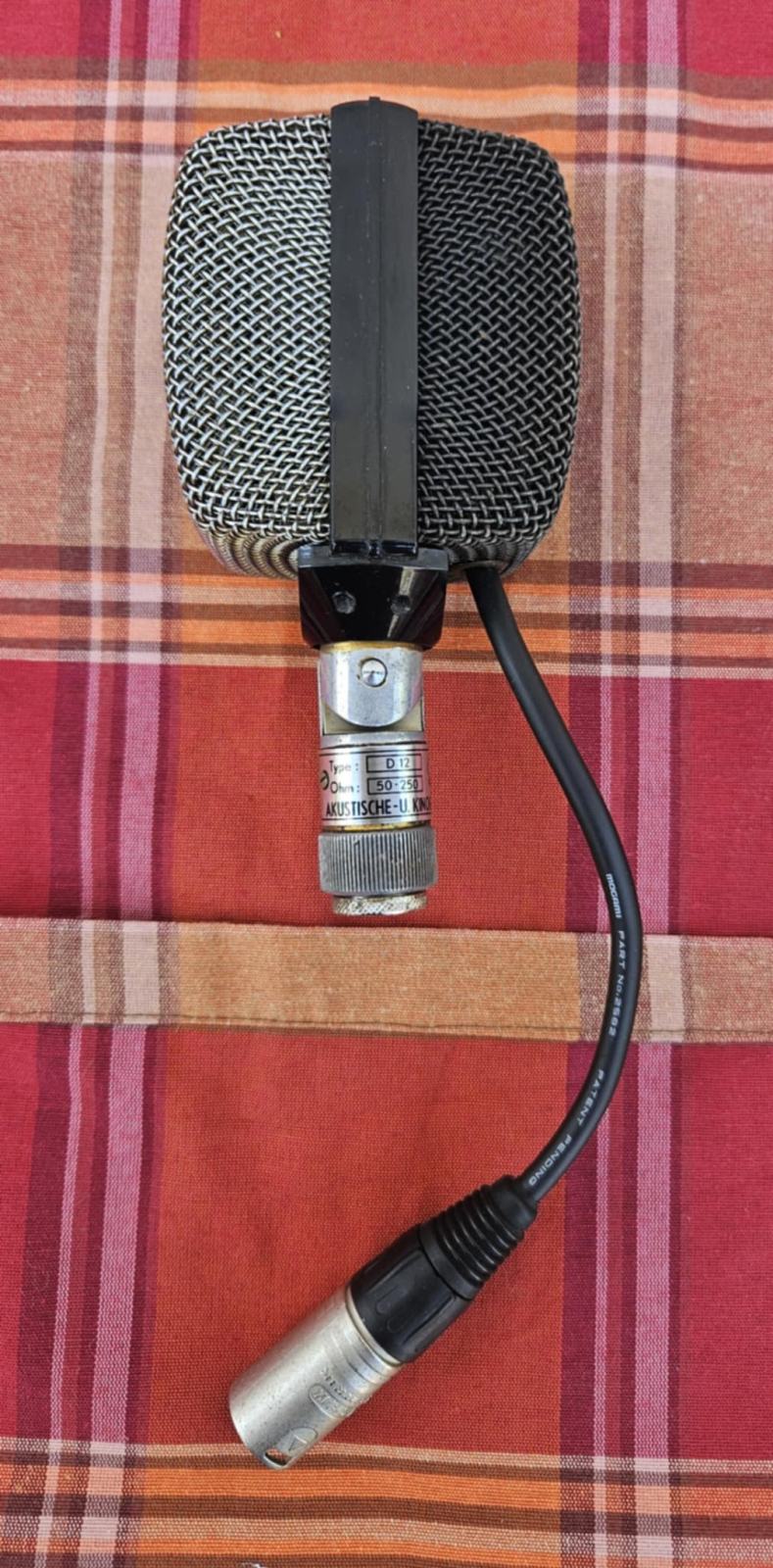 AKG D12
