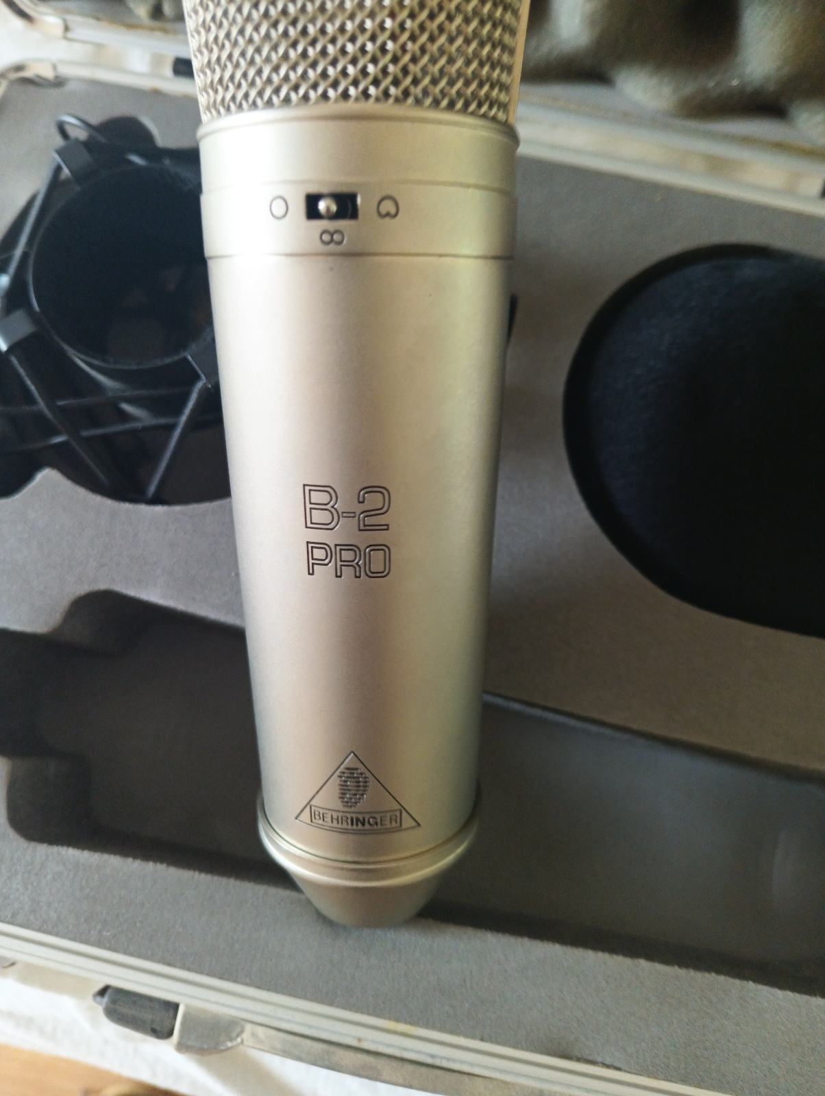 behringer b2 pro