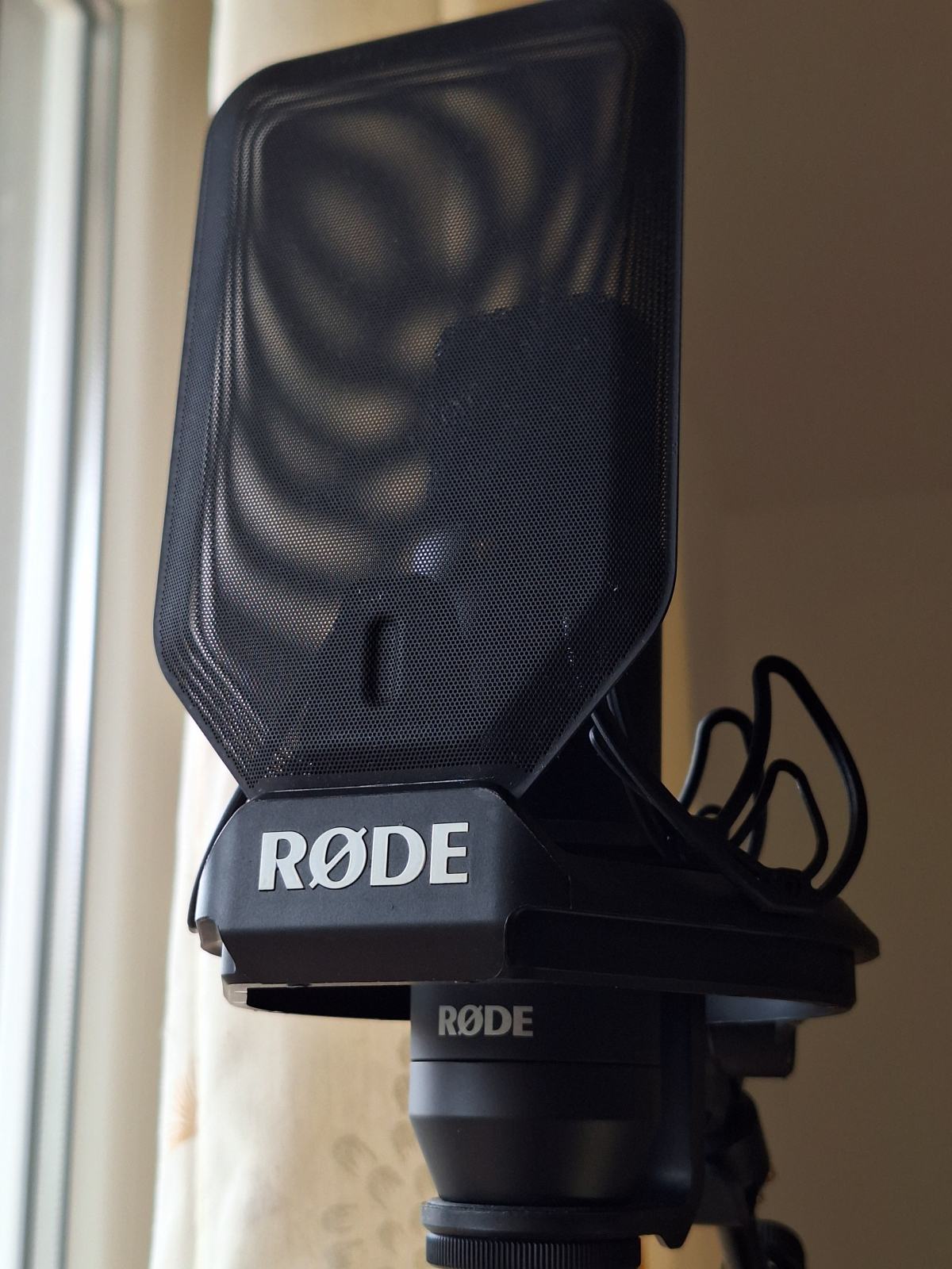 Rode SMR shock mount sa pop filterom