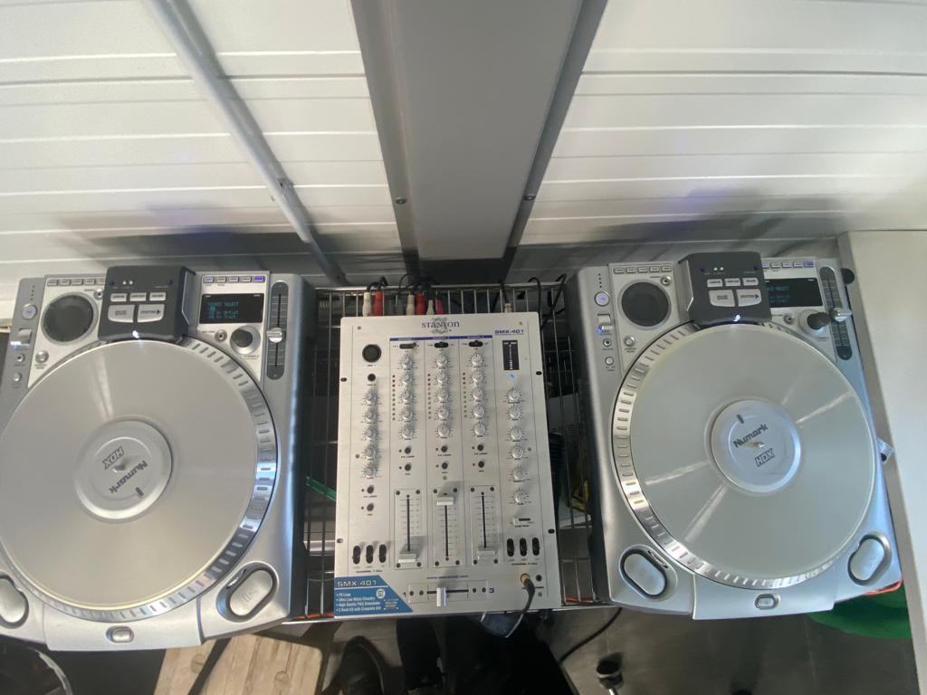 2X Numark HDX i Stanton SMX 401