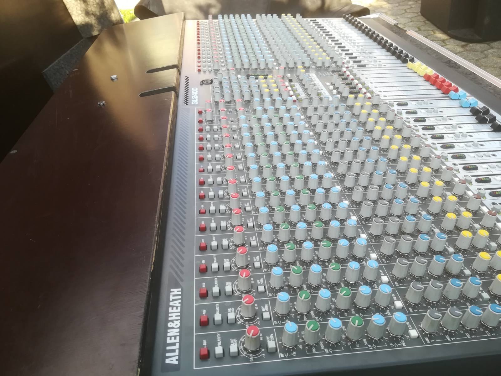 ALLEN&HEATH GL2400 - 32 kanala