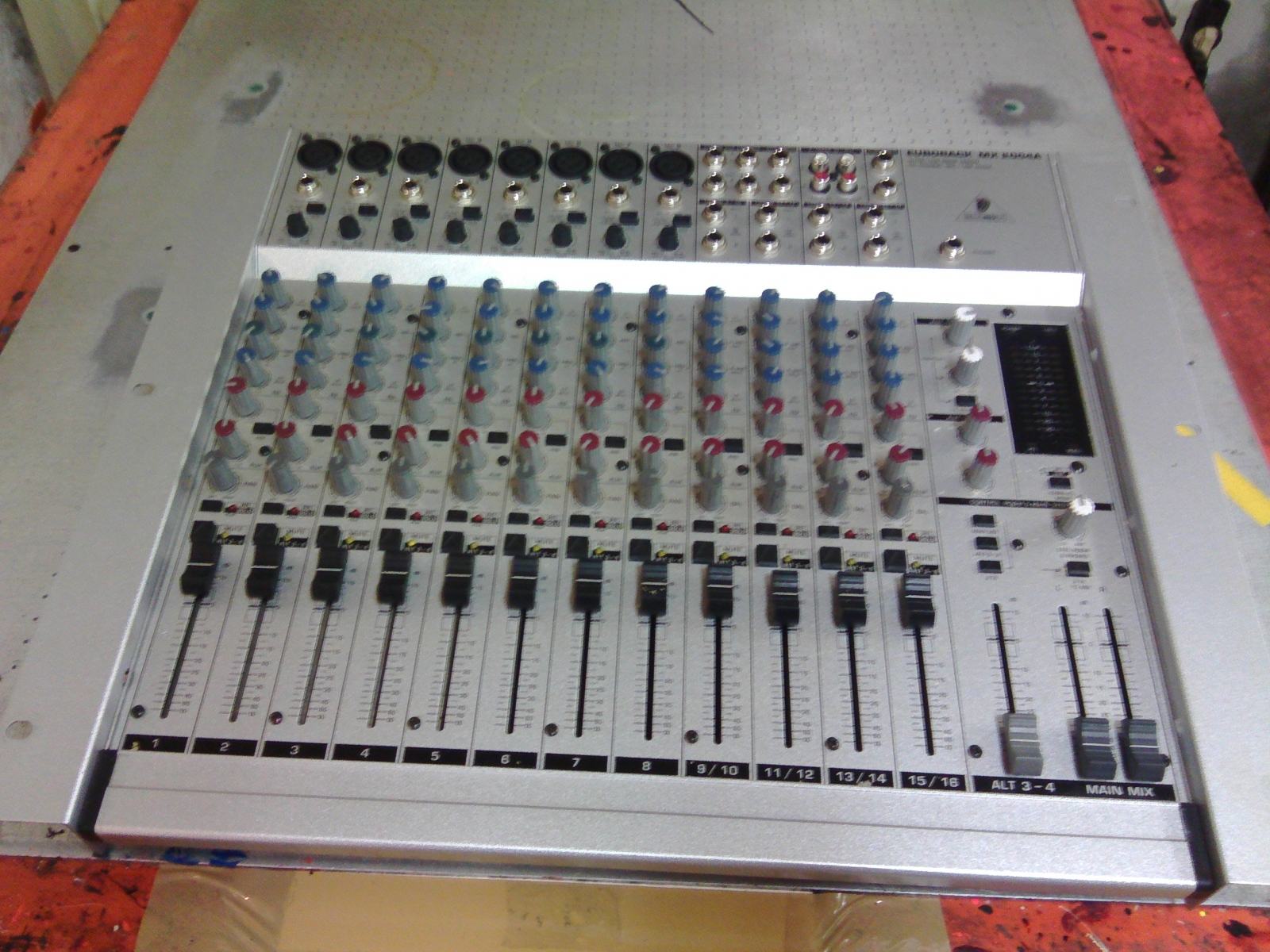 Behringer Eurorack mx2004a