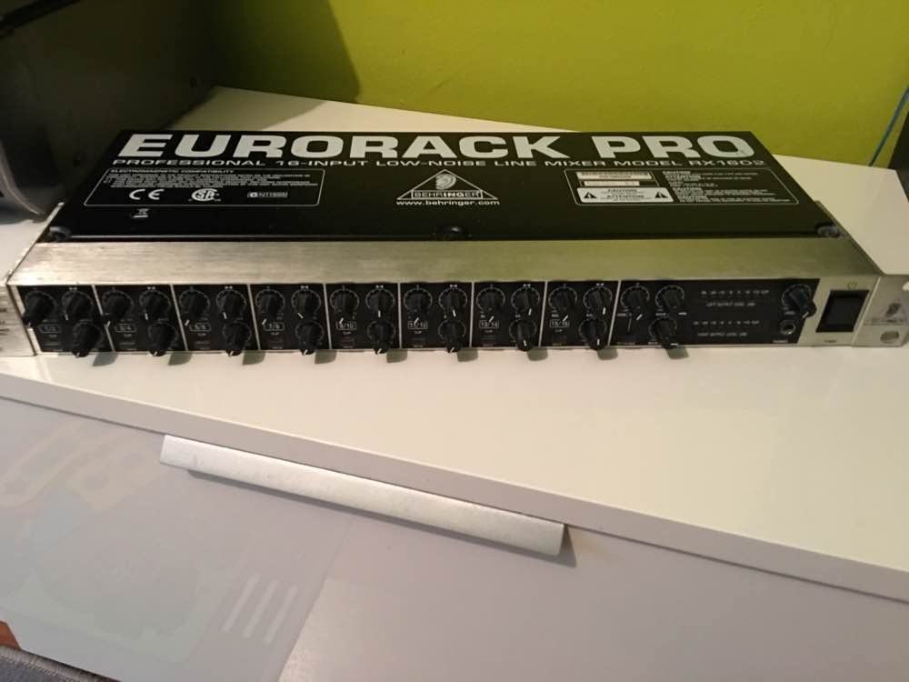 Behringer eurorack pro 16 kanalni rack mixer