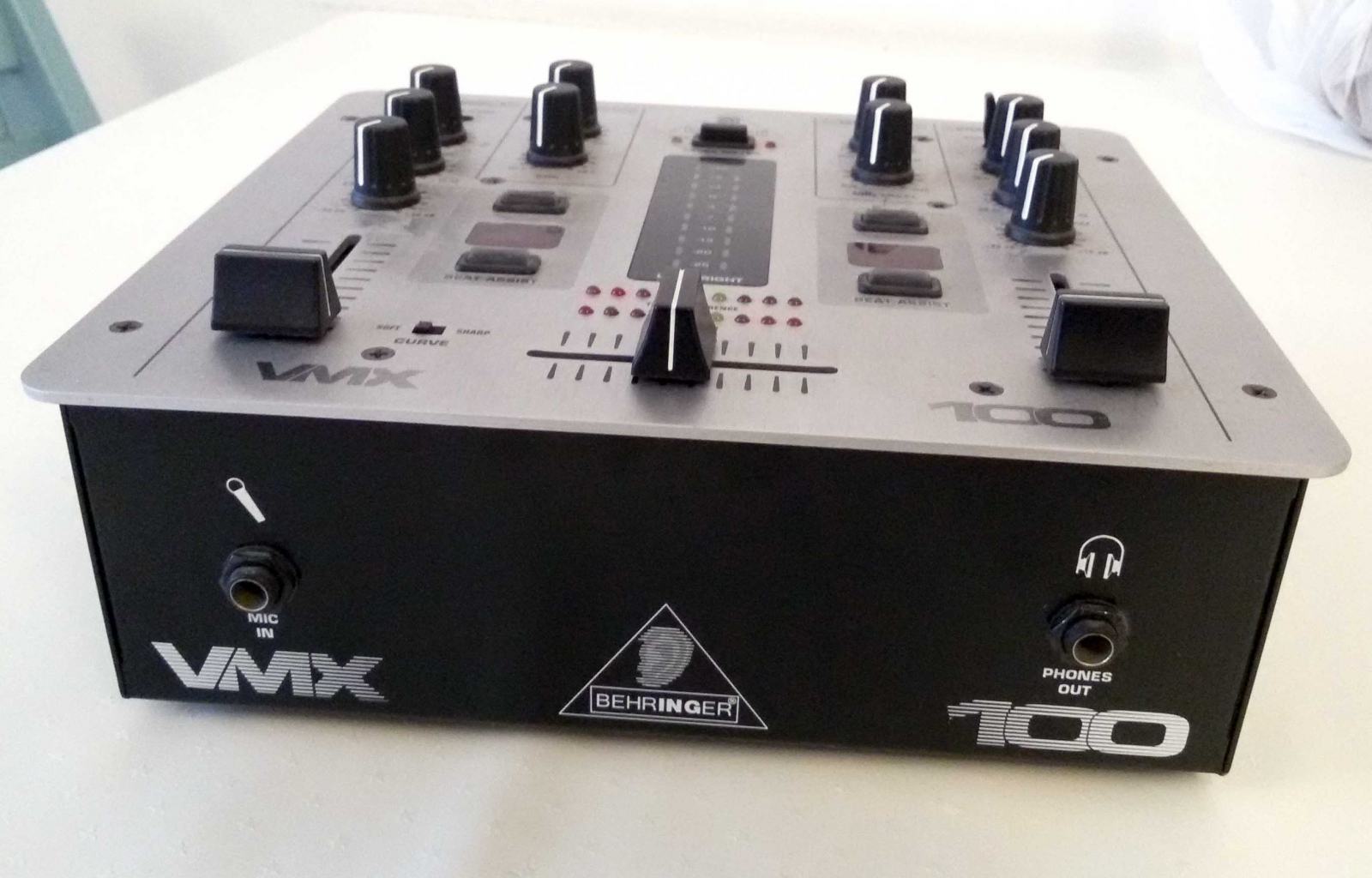 BEHRINGER PRO MIXER VMX 100
