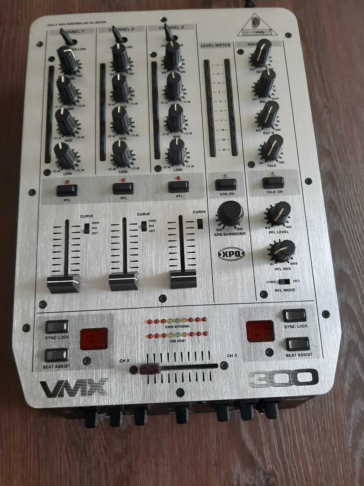 BEHRINGER VMX 300