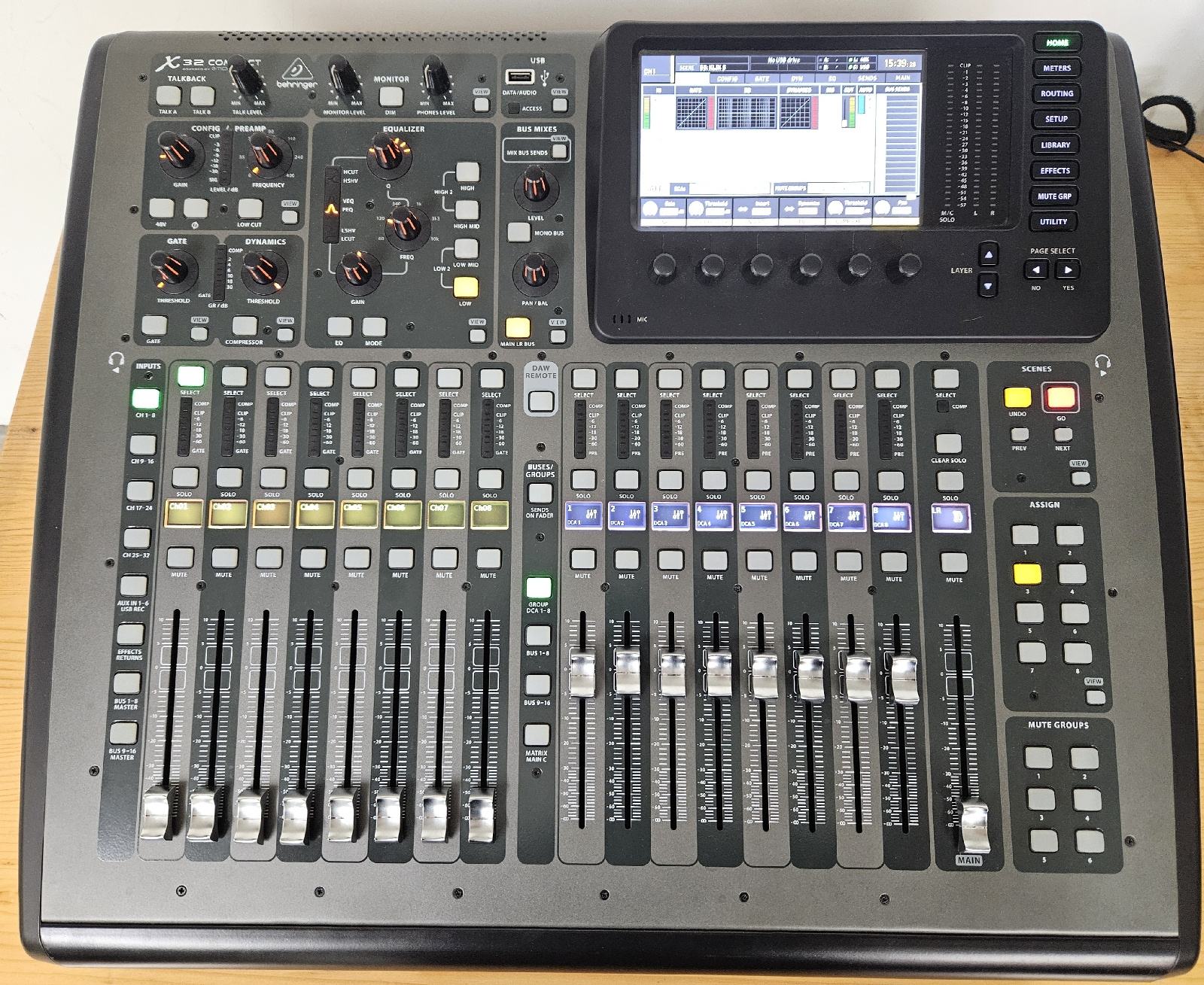Behringer X32 Compact