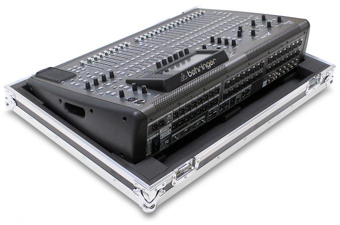 BEHRINGER X32 + Flight Case + router