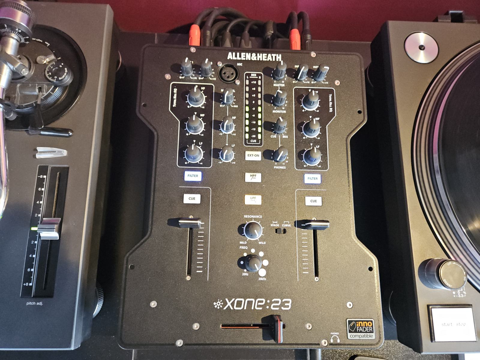 mixer Allen & Heath Xone:23