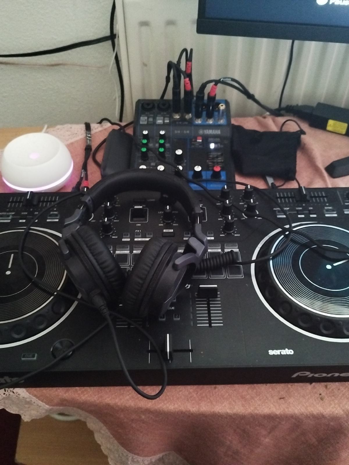 Pioneer DDJ-REV1,HDJ-CUE1,Yamaha MG06