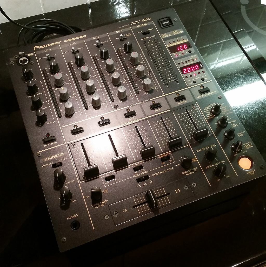 Pioneer DJM600 profesionalni DJ mixer. Kao nov!