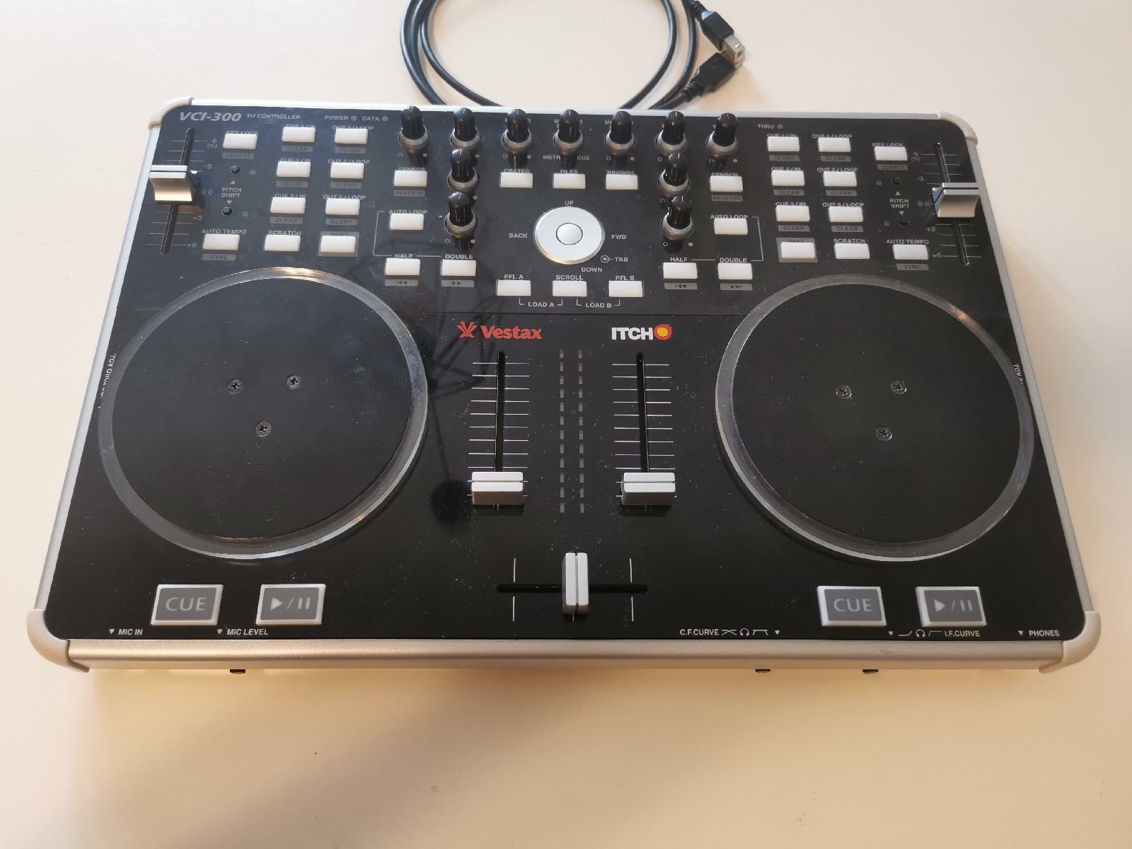 Vestax VCI-300 DJ controller