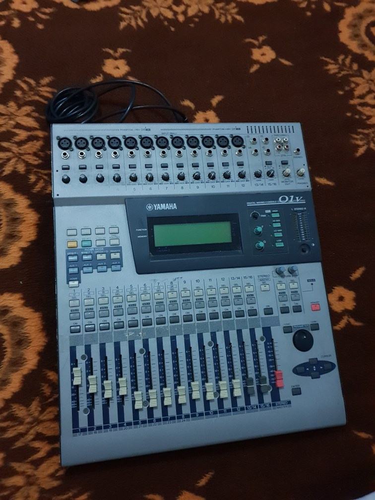Yamaha 01v