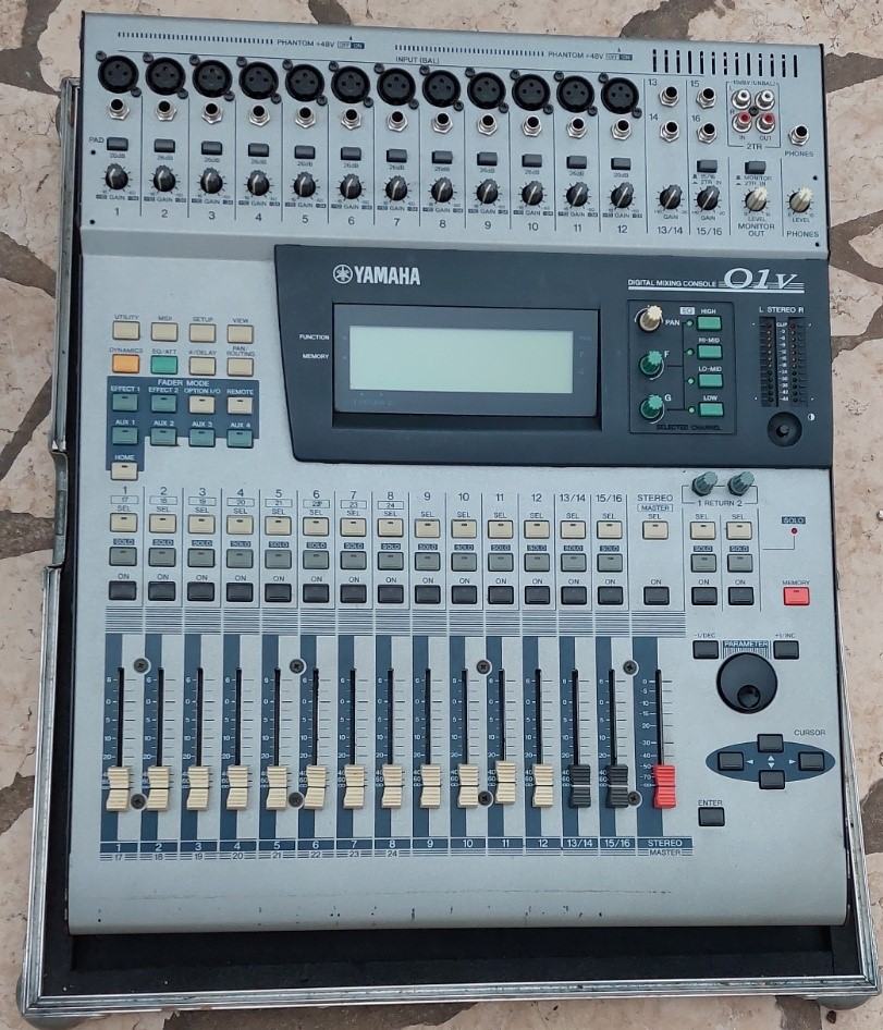Yamaha 01V