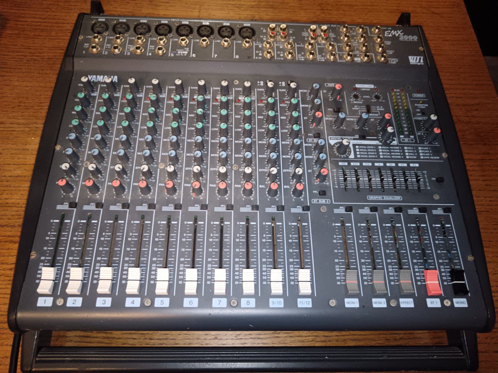 Yamaha EMX2000 Powered Mixer