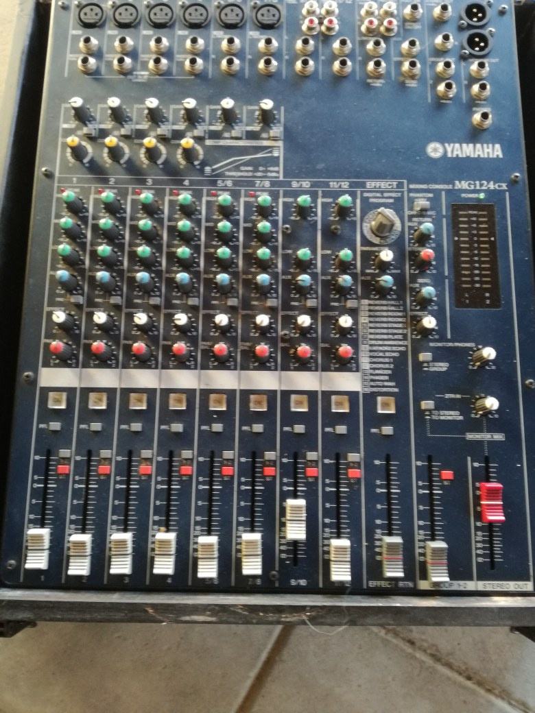 YAMAHA MG 124 CX
