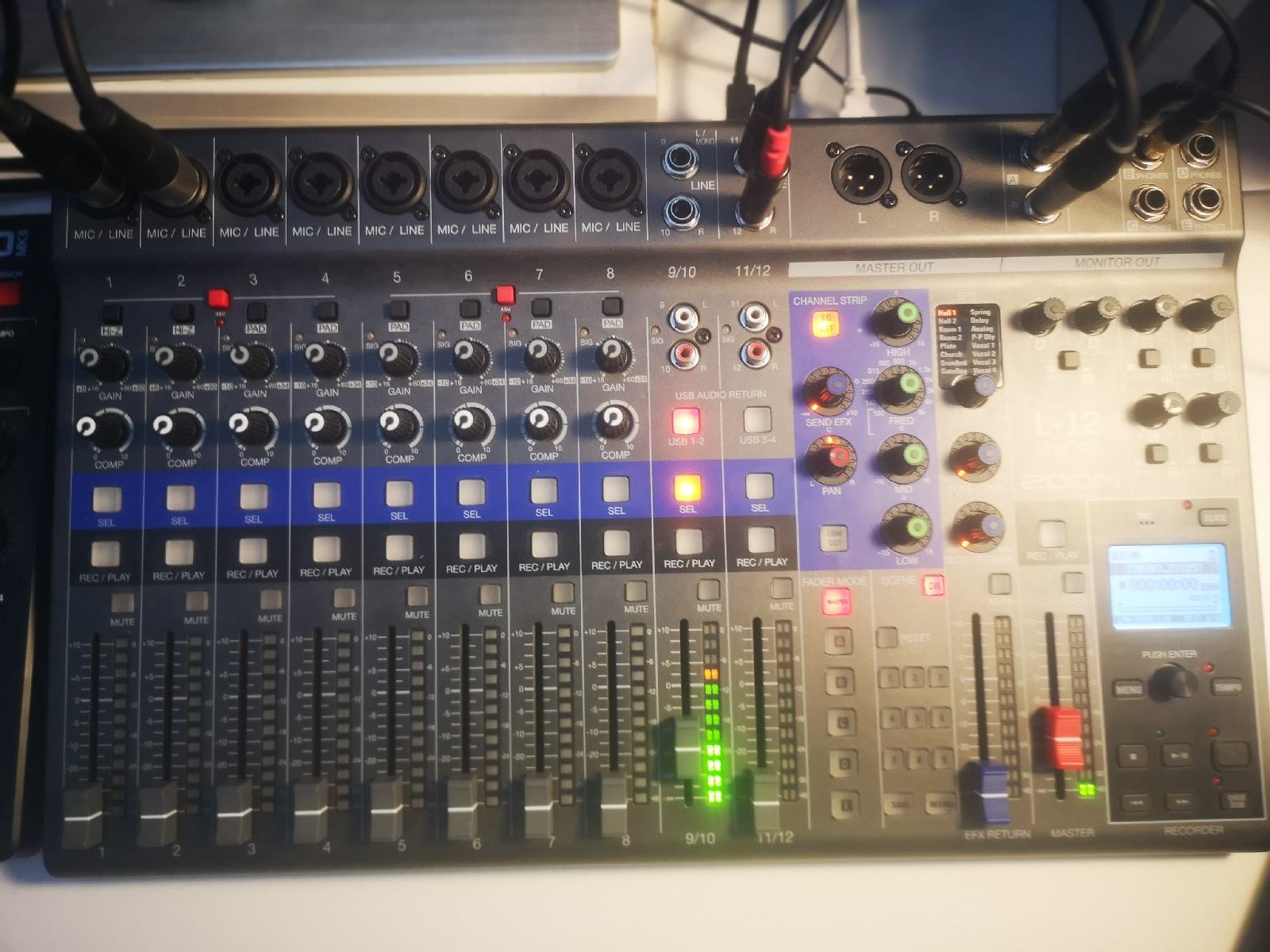 Zoom L12 mikseta / recorder / interface (5 headphone out)