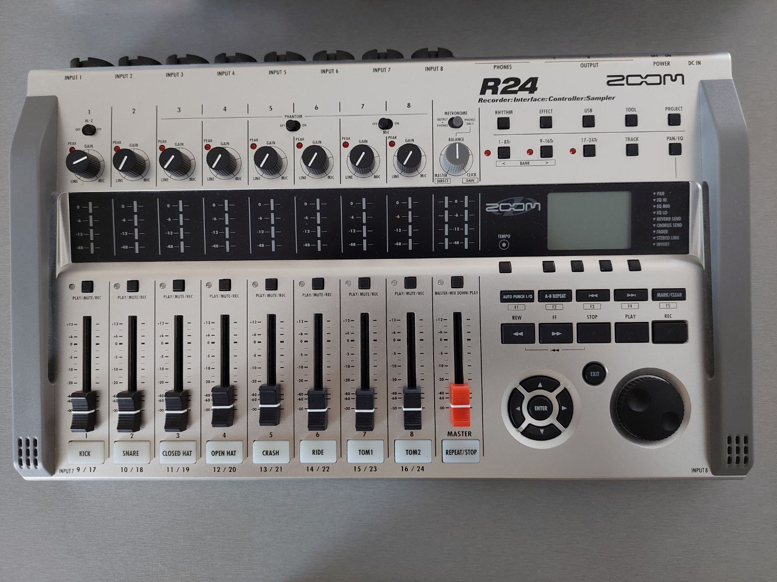 Zoom R24 (24-kanalni snimač)