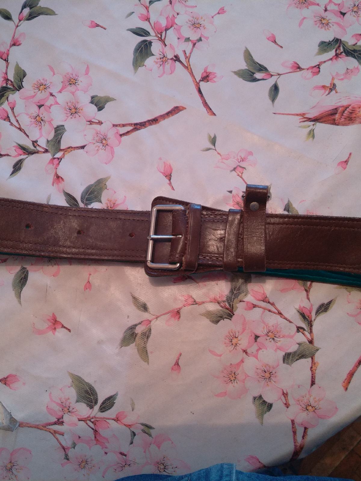 Debeli kožni široki remen