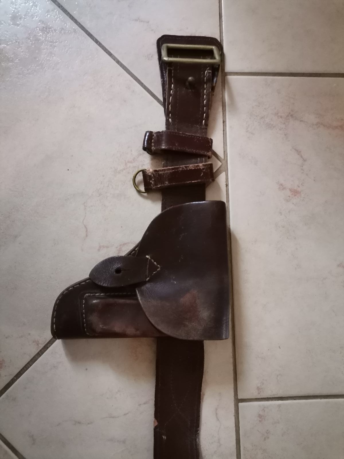 futrola i opasač...