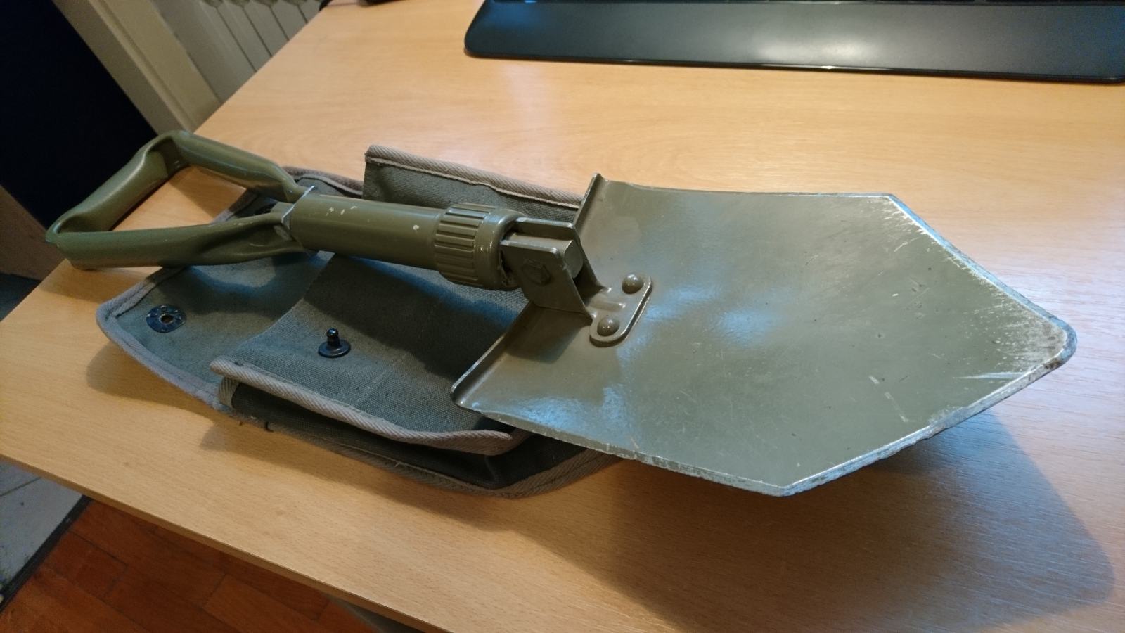 JNA ašov (vojna lopata, lopatica)