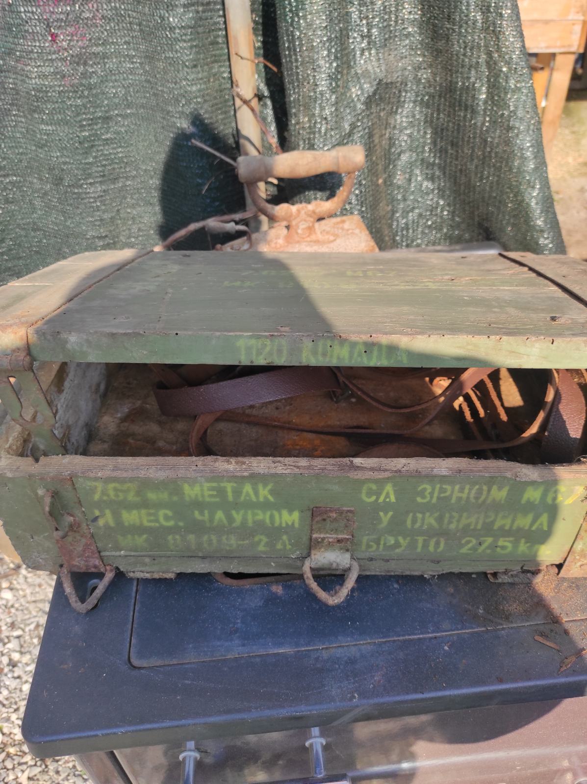 JNA SANDUK ZA MUNICIJU