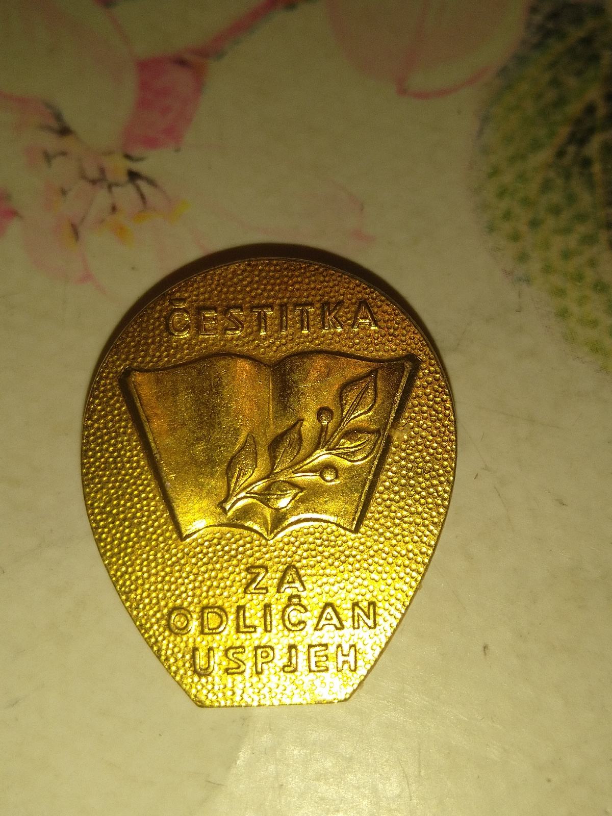 Medalja, čestitka za odličan uspjeh
