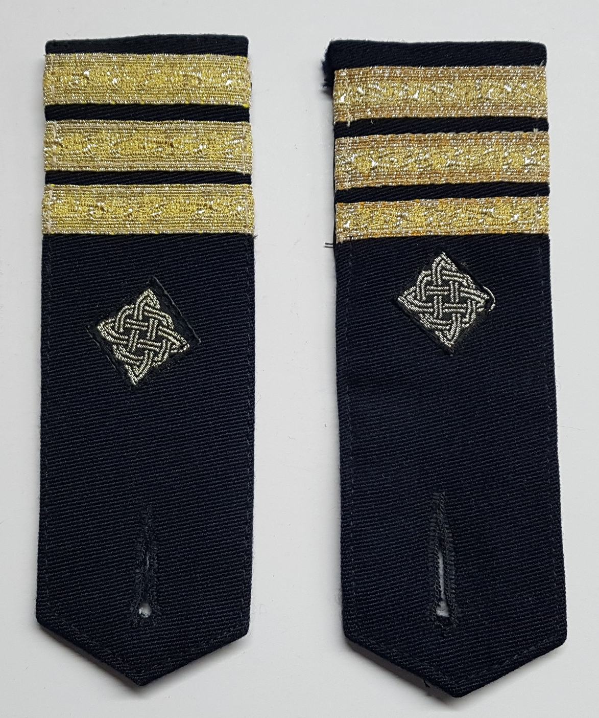 OZNAKA, VOJNA, PORUČNIK BOJNOG BRODA NIŽI ČASNIK