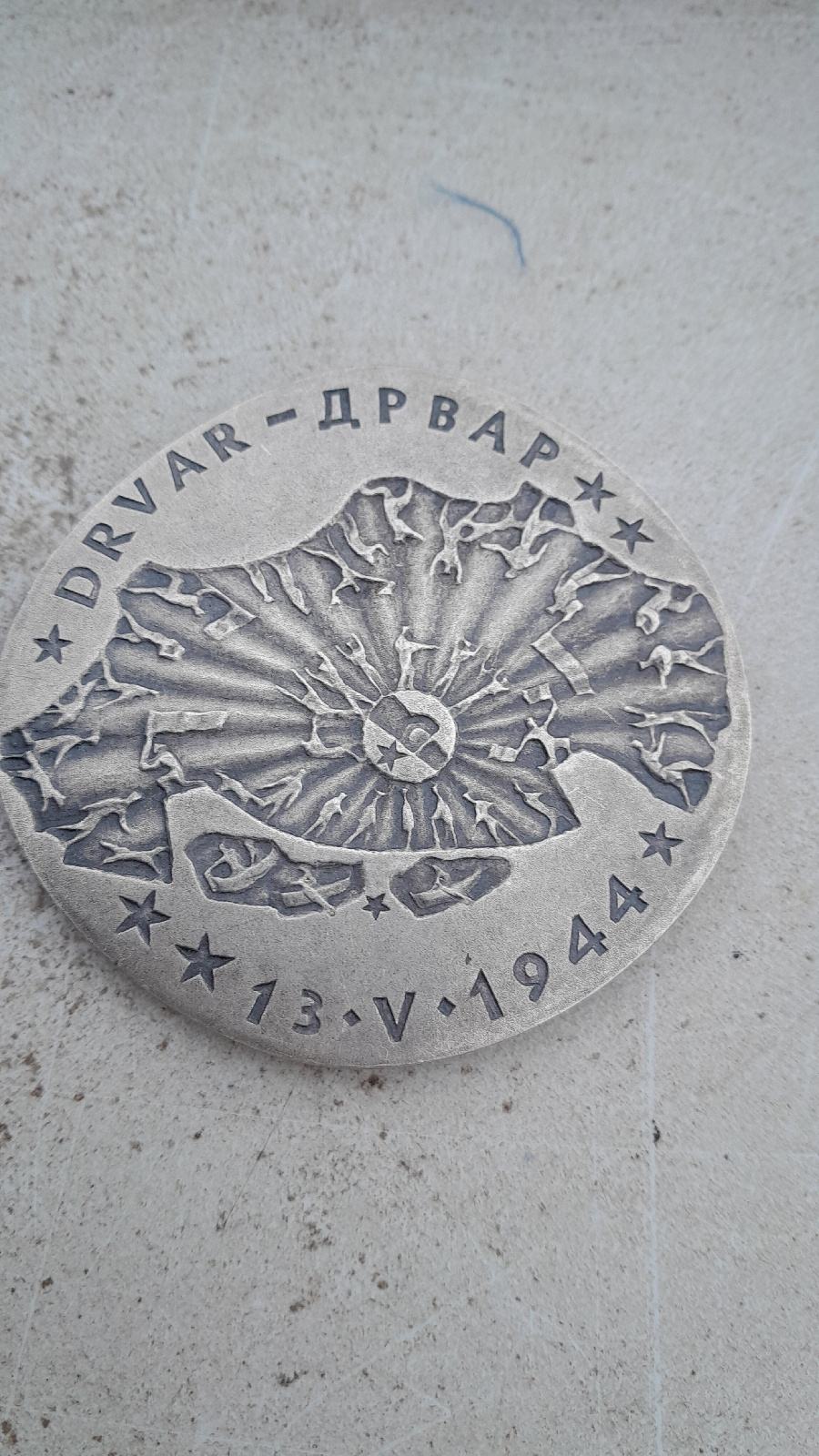 plaketa drvar 1944