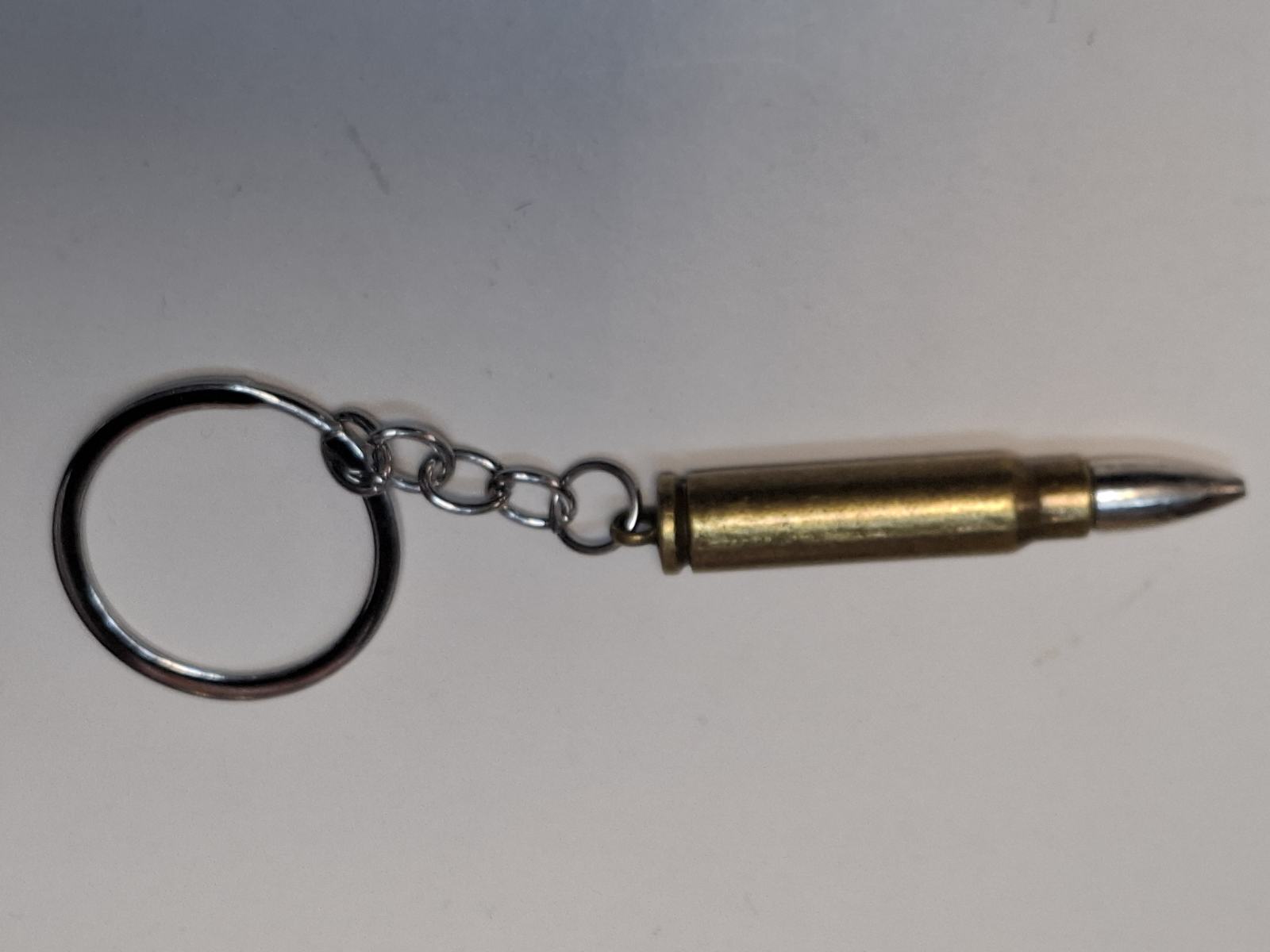 Privjesak metak smeđi