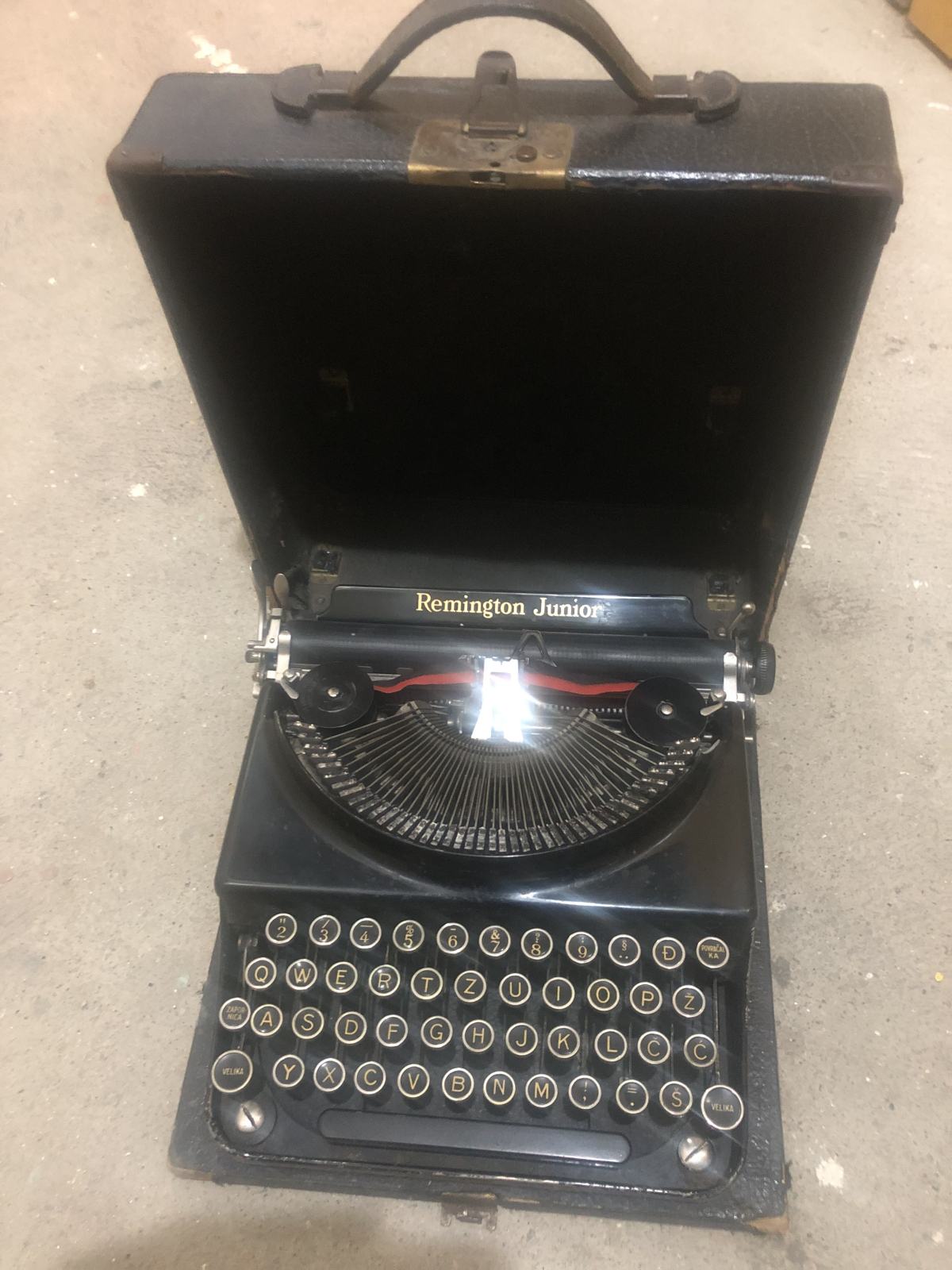 Stara pisaca masina Remington