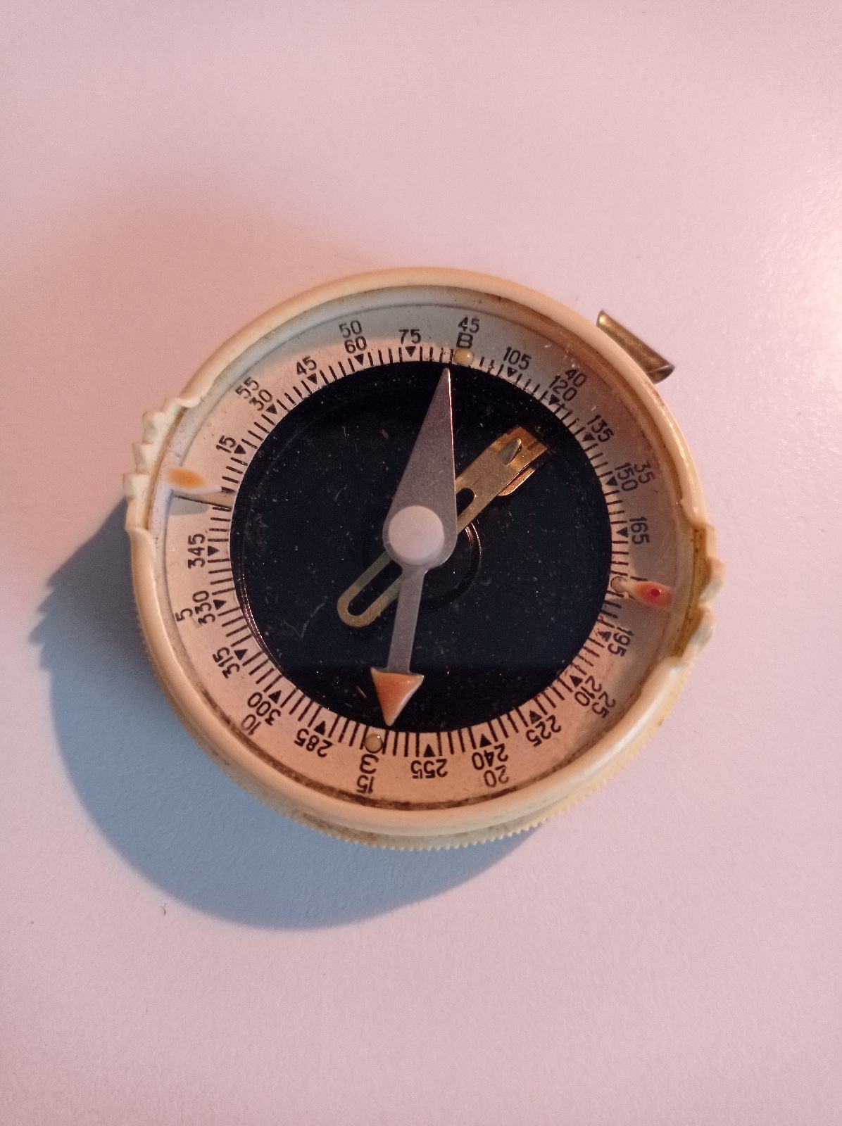 stari ruski kompas na remem