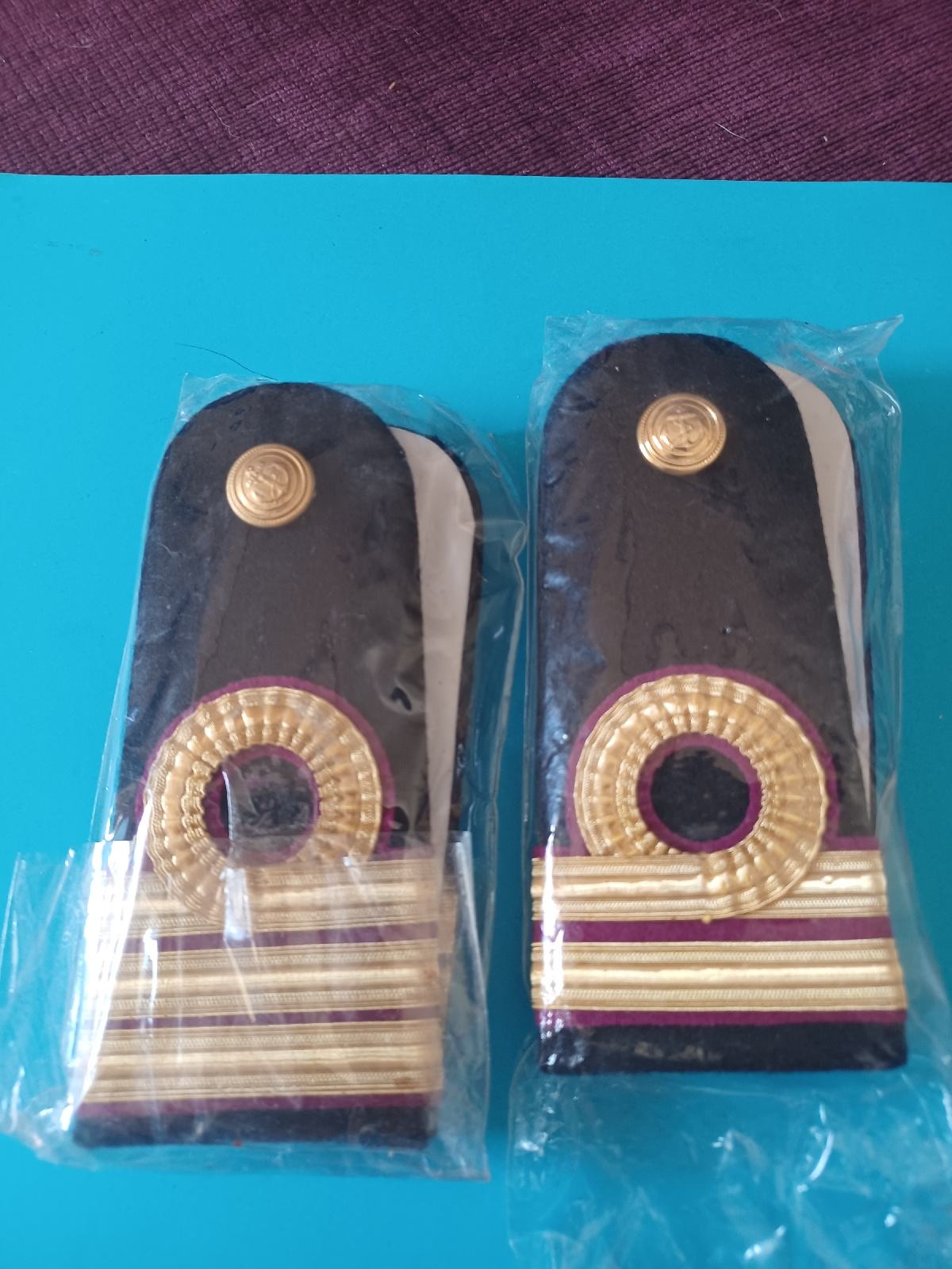 Nove vojne zapakirane talijanske epolete