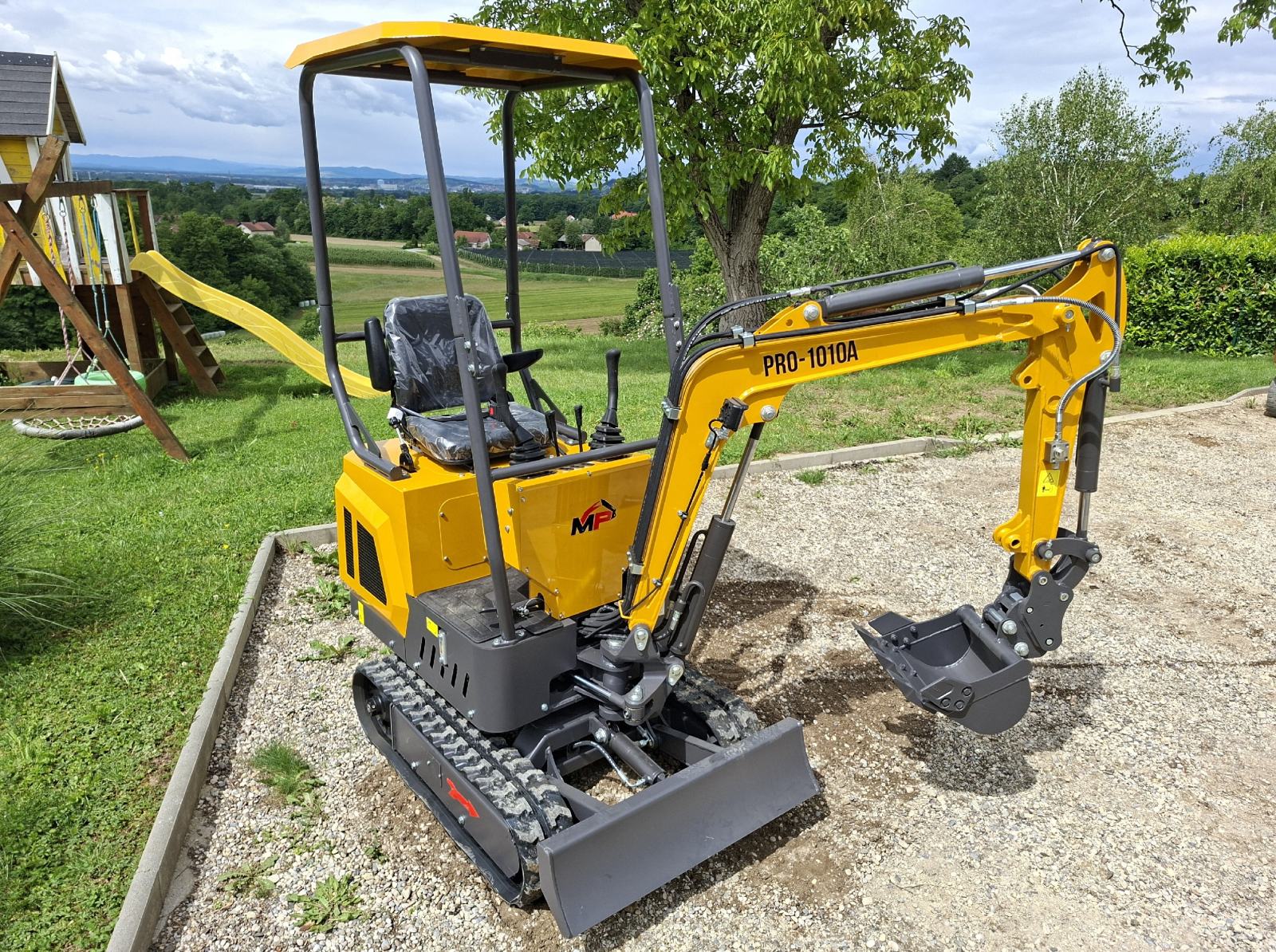 AKCIJA! Mini bager 1T s pomičnom rukom - ZADNJI KOMAD!