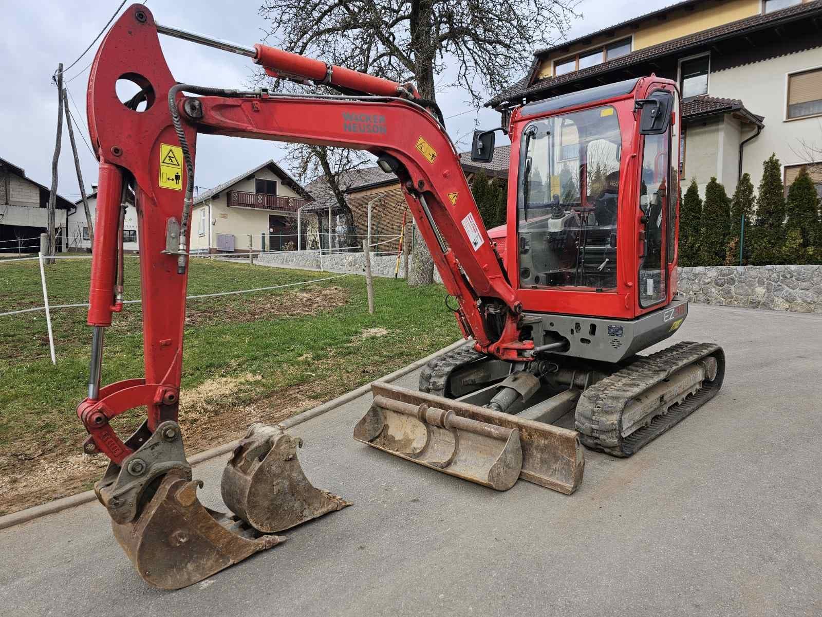 Bager neuson, kubota sa čekićem
