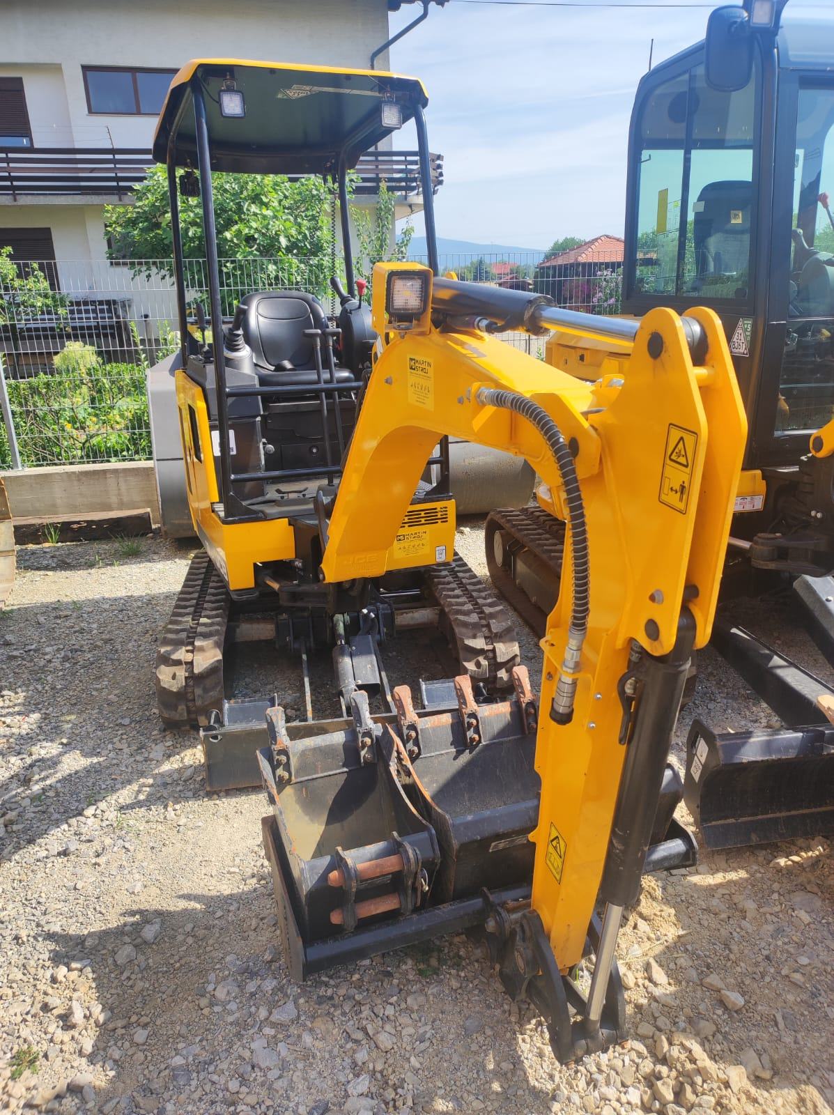 JCB 16C-1 CANOPY EX-DEMO 2023., 40 SATI - LAGER LUČKO!