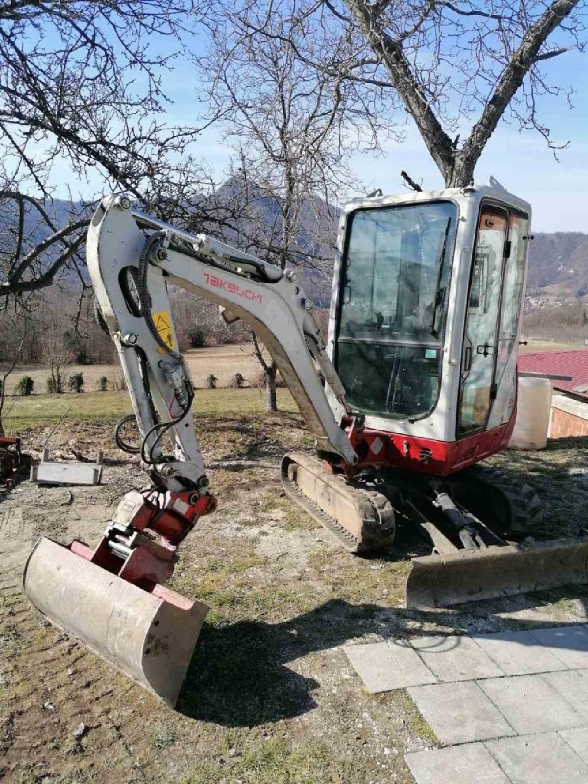 TAKEUCHI TB 216