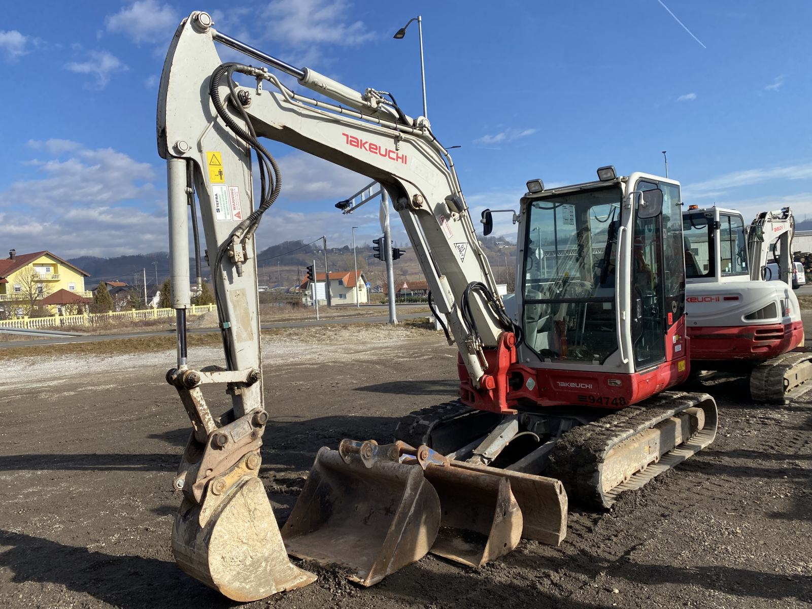 Takeuchi TB 260 2016.g., klima, pumpa za gorivo, 3 korpe