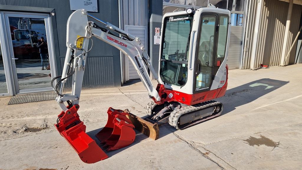 TAKEUCHI TB216 - 2020 GODINA - POWERTILT - 3X KORPA - 1450 SATI