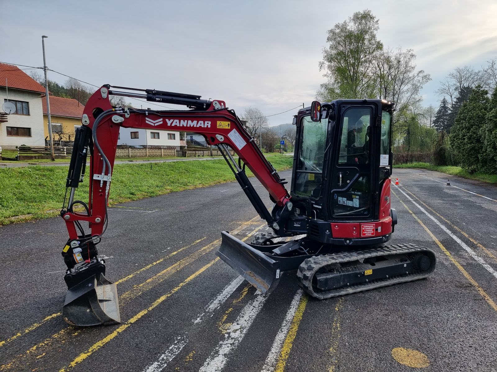 Yanmar Vio 38 powertilt Moguć najam stroja
