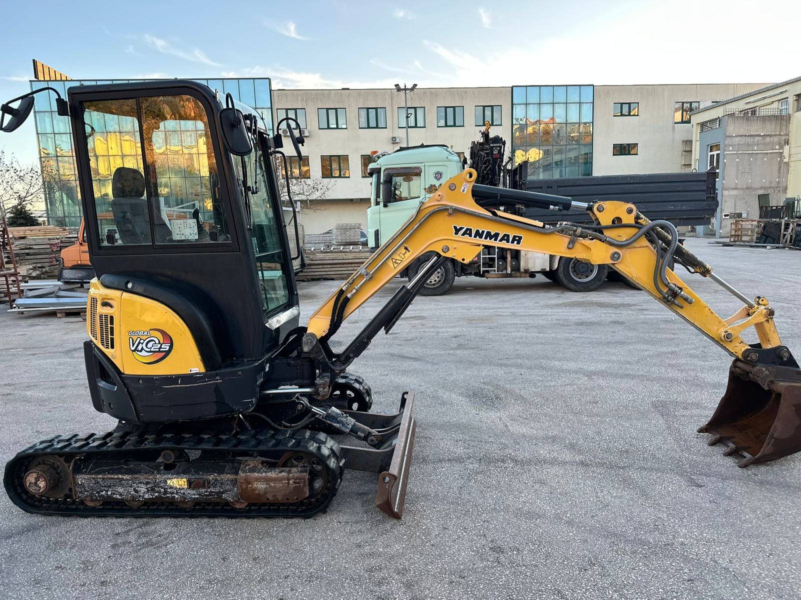 Yanmar VIO25-4