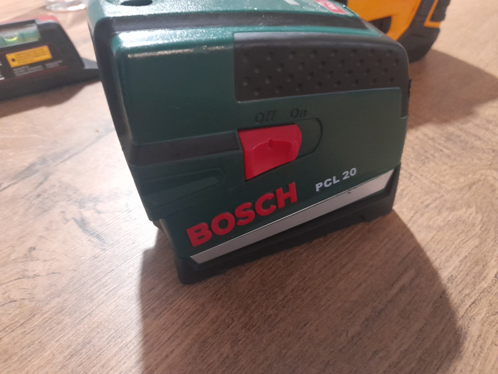 Bosch križni laser