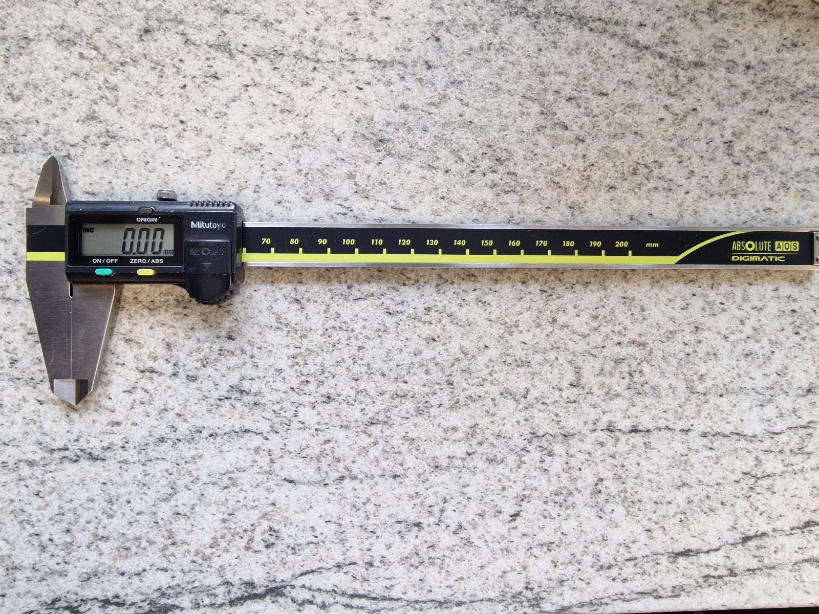 Digitalno pomično mjerilo Mitutoyo 0-200 mm