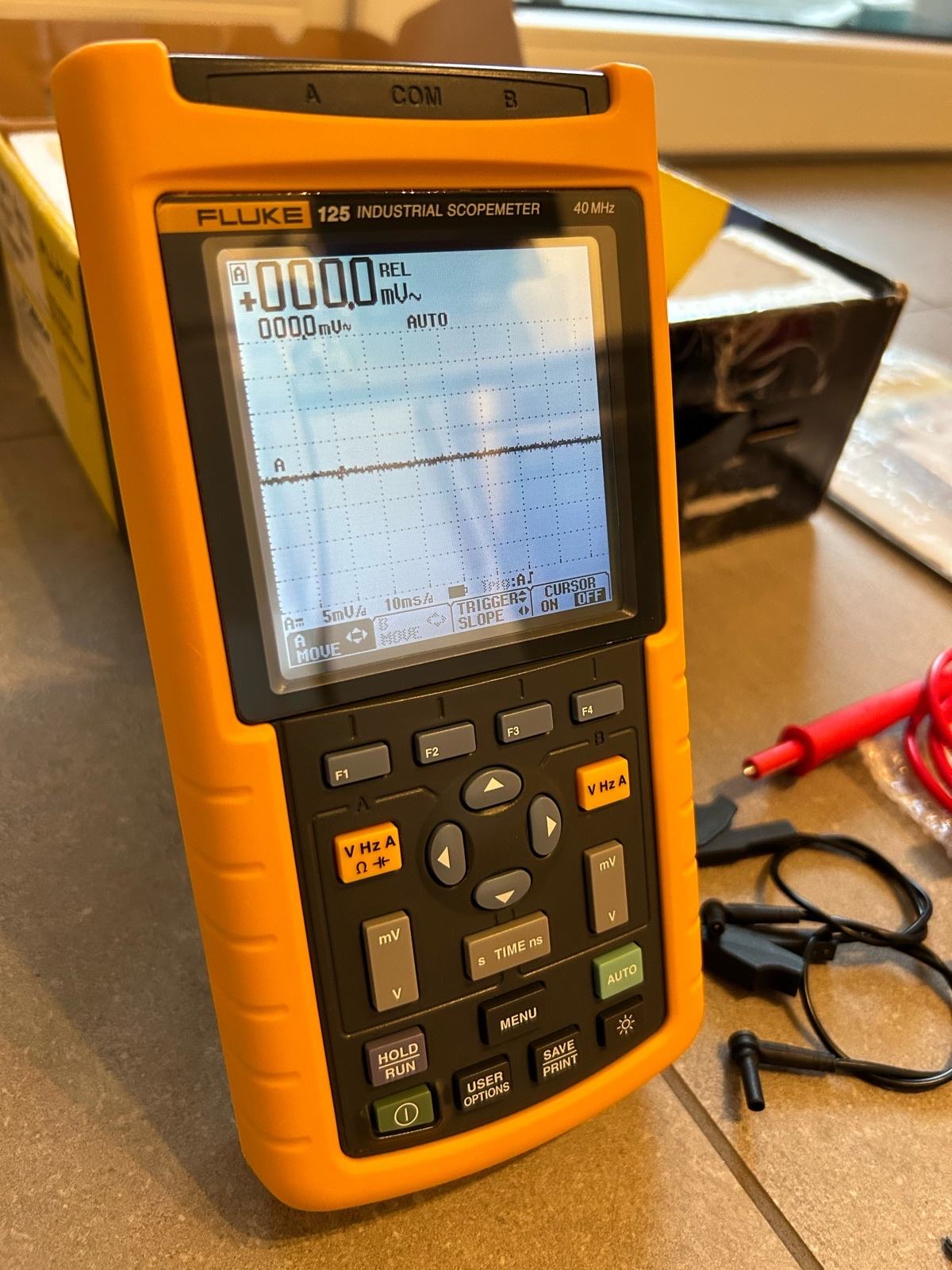 Fluke 125 Industrial Scopemeter 40 MHz - prijenosni osciloskop