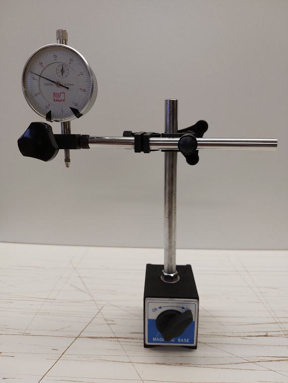 Komparator sa magnetnim stalkom