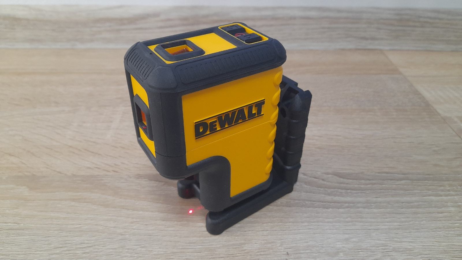 Dewalt laser DW08302 - tri točke