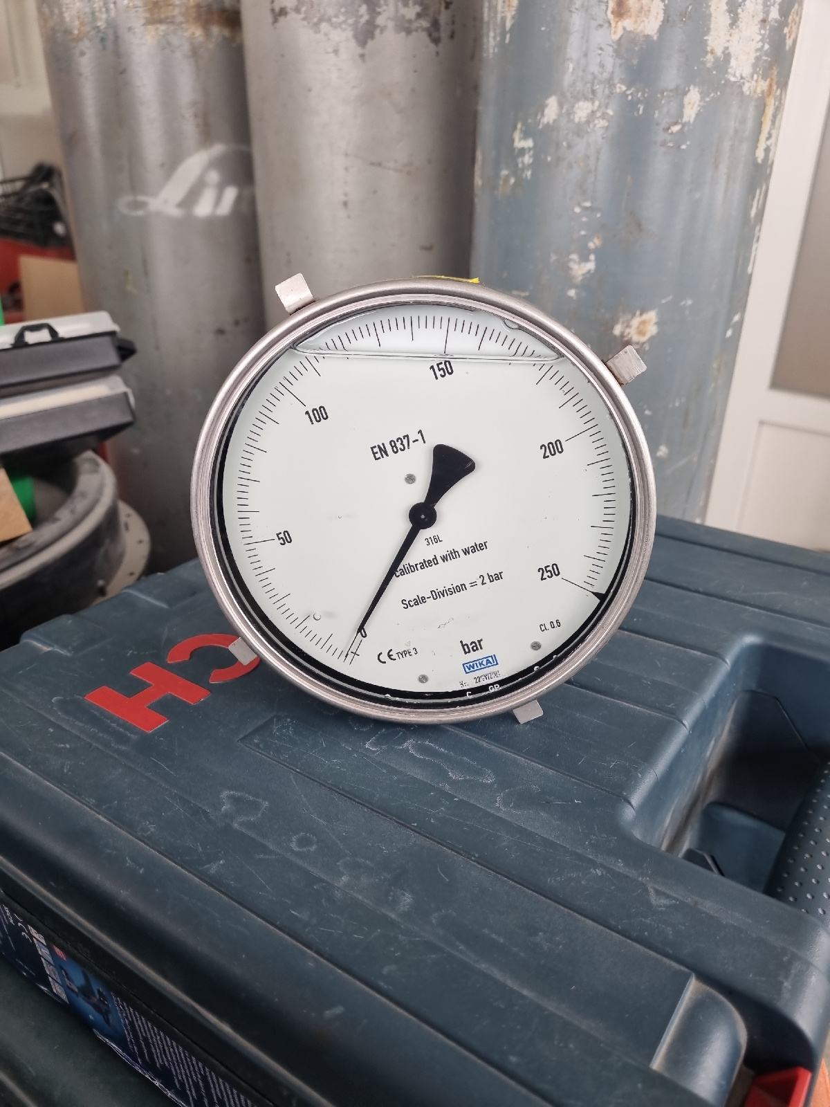 Manometar 0-250 Bar, Kl.0.6